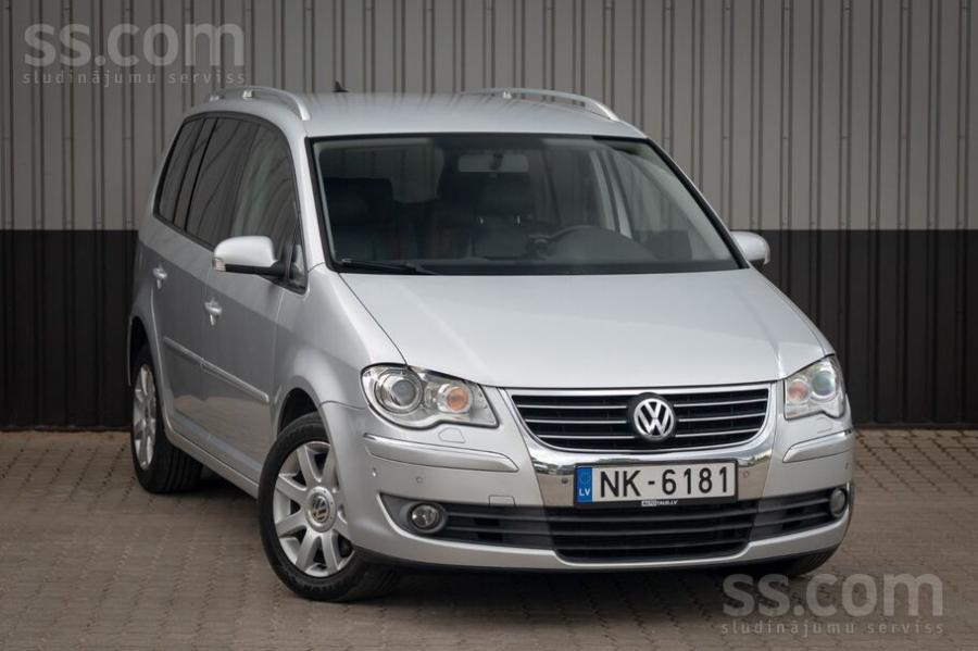 Grey Volkswagen Touran 2008 in Talsi, with an engine capacity of 2.00 L and mileage of 252 thousand km for 2990 €, photo 1 on AUTOMOTO.COM.LV