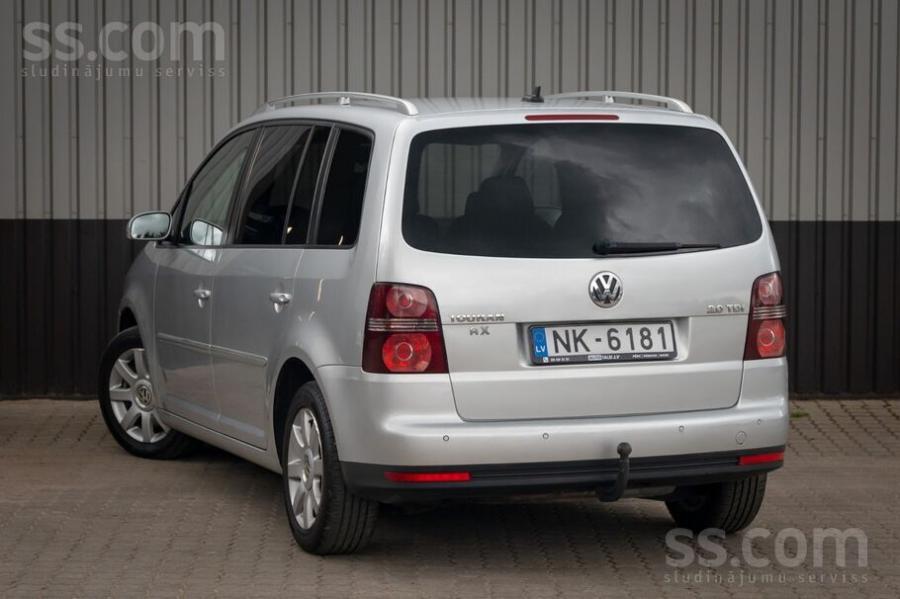 Grey Volkswagen Touran 2008 in Talsi, with an engine capacity of 2.00 L and mileage of 252 thousand km for 2990 €, photo 5 on AUTOMOTO.COM.LV