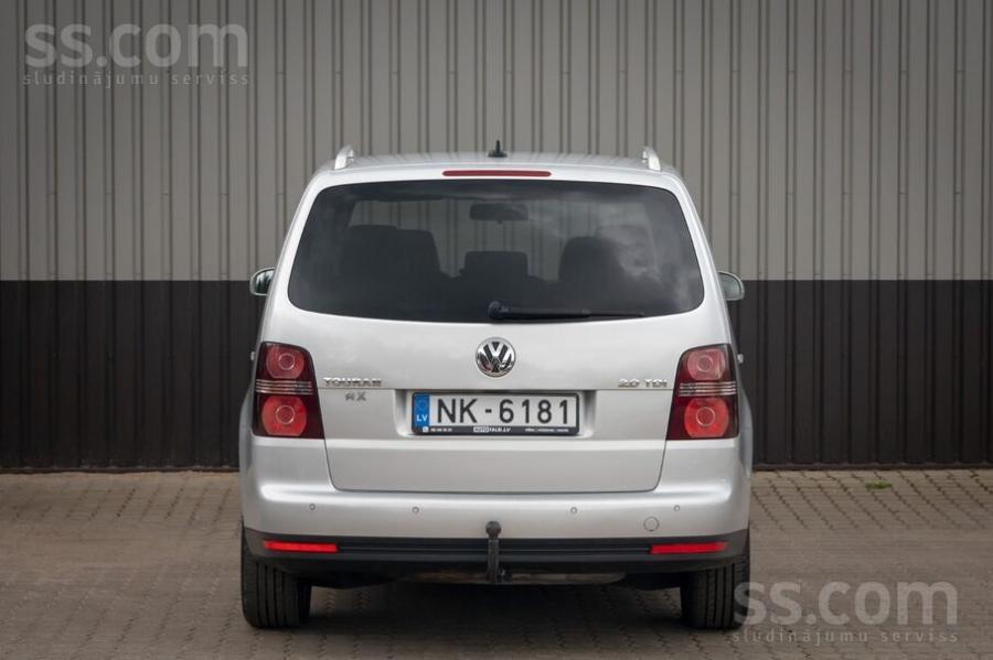 Grey Volkswagen Touran 2008 in Talsi, with an engine capacity of 2.00 L and mileage of 252 thousand km for 2990 €, photo 6 on AUTOMOTO.COM.LV