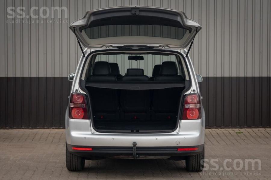 Grey Volkswagen Touran 2008 in Talsi, with an engine capacity of 2.00 L and mileage of 252 thousand km for 2990 €, photo 7 on AUTOMOTO.COM.LV