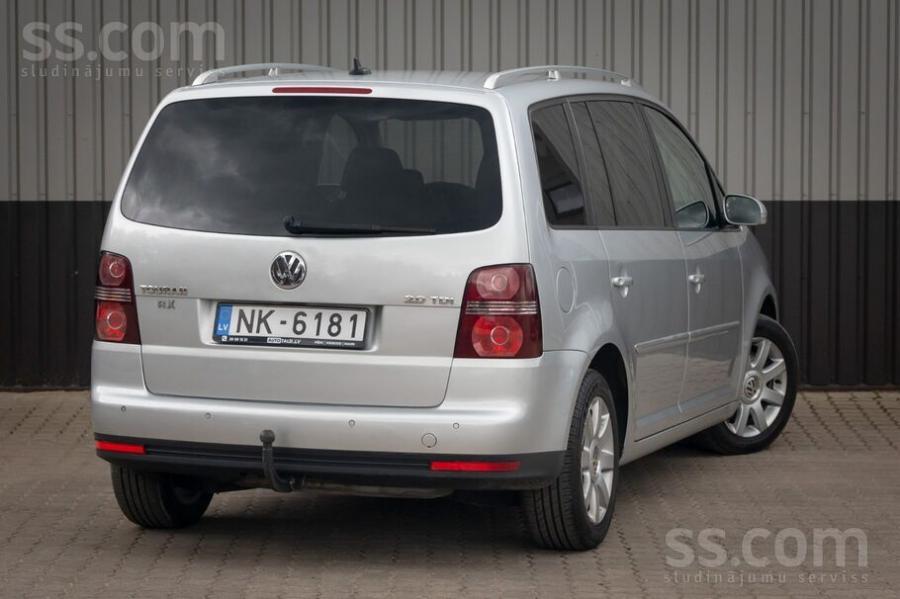 Grey Volkswagen Touran 2008 in Talsi, with an engine capacity of 2.00 L and mileage of 252 thousand km for 2990 €, photo 8 on AUTOMOTO.COM.LV