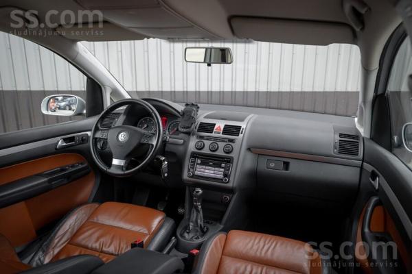 Grey Volkswagen Touran 2008 in Talsi, with an engine capacity of 2.00 L and mileage of 252 thousand km for 2990 €, photo 8 on AUTOMOTO.COM.LV