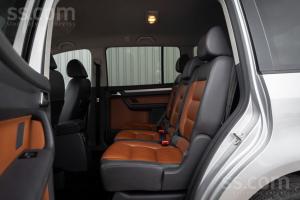 Grey Volkswagen Touran 2008 in Talsi, with an engine capacity of 2.00 L and mileage of 252 thousand km for 2990 €, photo 11 on AUTOMOTO.COM.LV