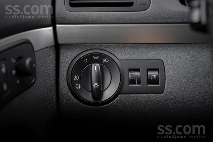 Grey Volkswagen Touran 2008 in Talsi, with an engine capacity of 2.00 L and mileage of 252 thousand km for 2990 €, photo 15 on AUTOMOTO.COM.LV