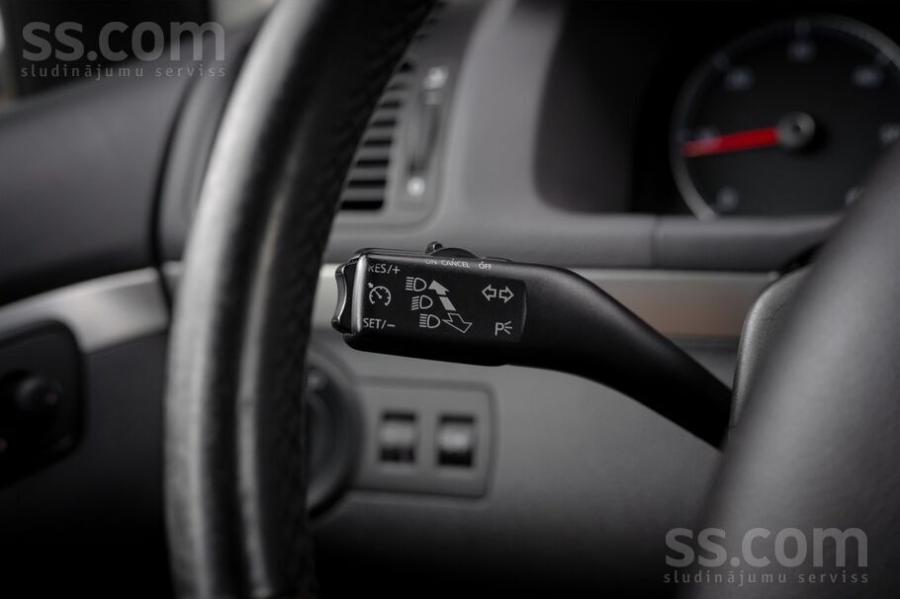 Grey Volkswagen Touran 2008 in Talsi, with an engine capacity of 2.00 L and mileage of 252 thousand km for 2990 €, photo 16 on AUTOMOTO.COM.LV
