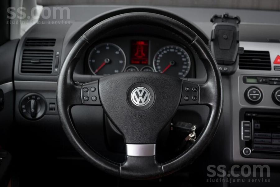 Grey Volkswagen Touran 2008 in Talsi, with an engine capacity of 2.00 L and mileage of 252 thousand km for 2990 €, photo 18 on AUTOMOTO.COM.LV