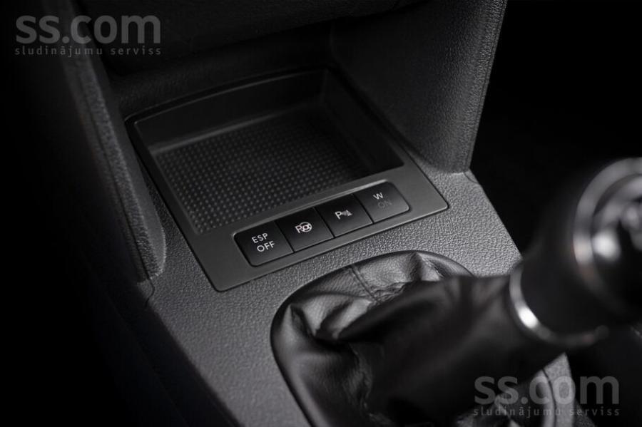 Grey Volkswagen Touran 2008 in Talsi, with an engine capacity of 2.00 L and mileage of 252 thousand km for 2990 €, photo 23 on AUTOMOTO.COM.LV