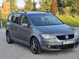Pelēks Volkswagen Touran 2008 Saldus, ar dzinēja tilpumu 2.00 L un nobraukumu 402 tūkst. km par 1550 €, foto 1 vietnē AUTOMOTO.COM.LV