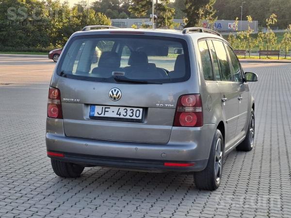 Pelēks Volkswagen Touran 2008 Saldus, ar dzinēja tilpumu 2.00 L un nobraukumu 402 tūkst. km par 1550 €, foto 4 vietnē AUTOMOTO.COM.LV