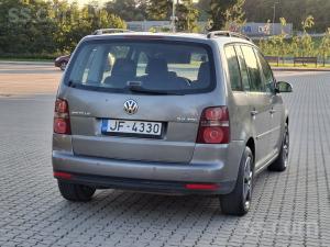 Grey Volkswagen Touran 2008 in Saldus, with an engine capacity of 2.00 L and mileage of 402 thousand km for 1550 €, photo 4 on AUTOMOTO.COM.LV
