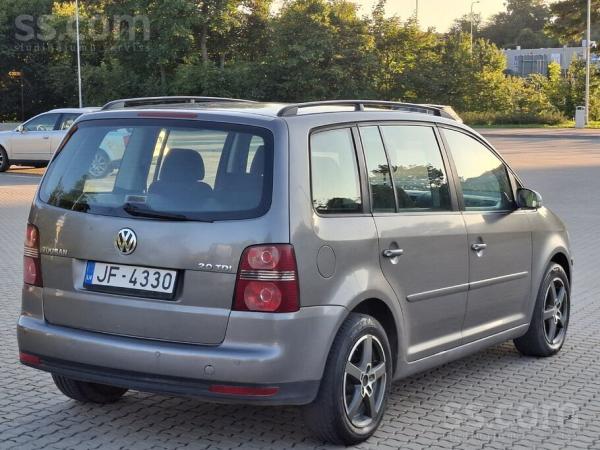 Pelēks Volkswagen Touran 2008 Saldus, ar dzinēja tilpumu 2.00 L un nobraukumu 402 tūkst. km par 1550 €, foto 5 vietnē AUTOMOTO.COM.LV