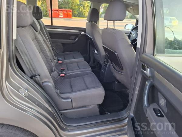Pelēks Volkswagen Touran 2008 Saldus, ar dzinēja tilpumu 2.00 L un nobraukumu 402 tūkst. km par 1550 €, foto 9 vietnē AUTOMOTO.COM.LV