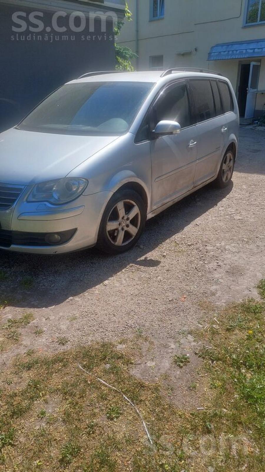 Pelēks Volkswagen Touran 2009 Rīga, ar dzinēja tilpumu 1.90 L un nobraukumu 0 tūkst. km par 500 €, foto 4 vietnē AUTOMOTO.COM.LV