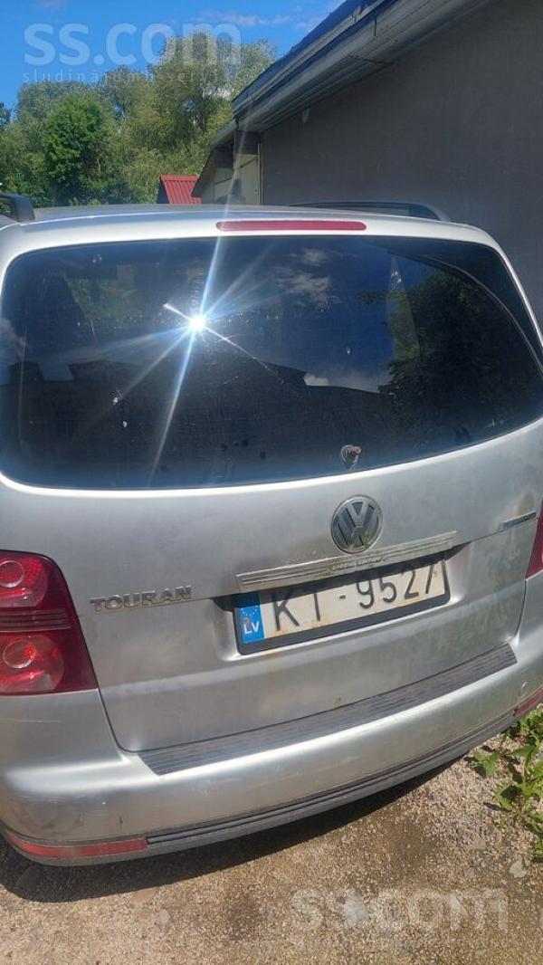 Grey Volkswagen Touran 2009 in Riga, with an engine capacity of 1.90 L and mileage of 0 thousand km for 500 €, photo 5 on AUTOMOTO.COM.LV