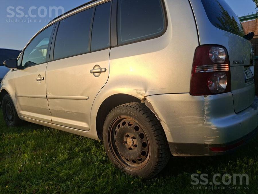 Pelēks Volkswagen Touran 2009 Tukums, ar dzinēja tilpumu 2.00 L un nobraukumu 307 tūkst. km par 700 €, foto 8 vietnē AUTOMOTO.COM.LV