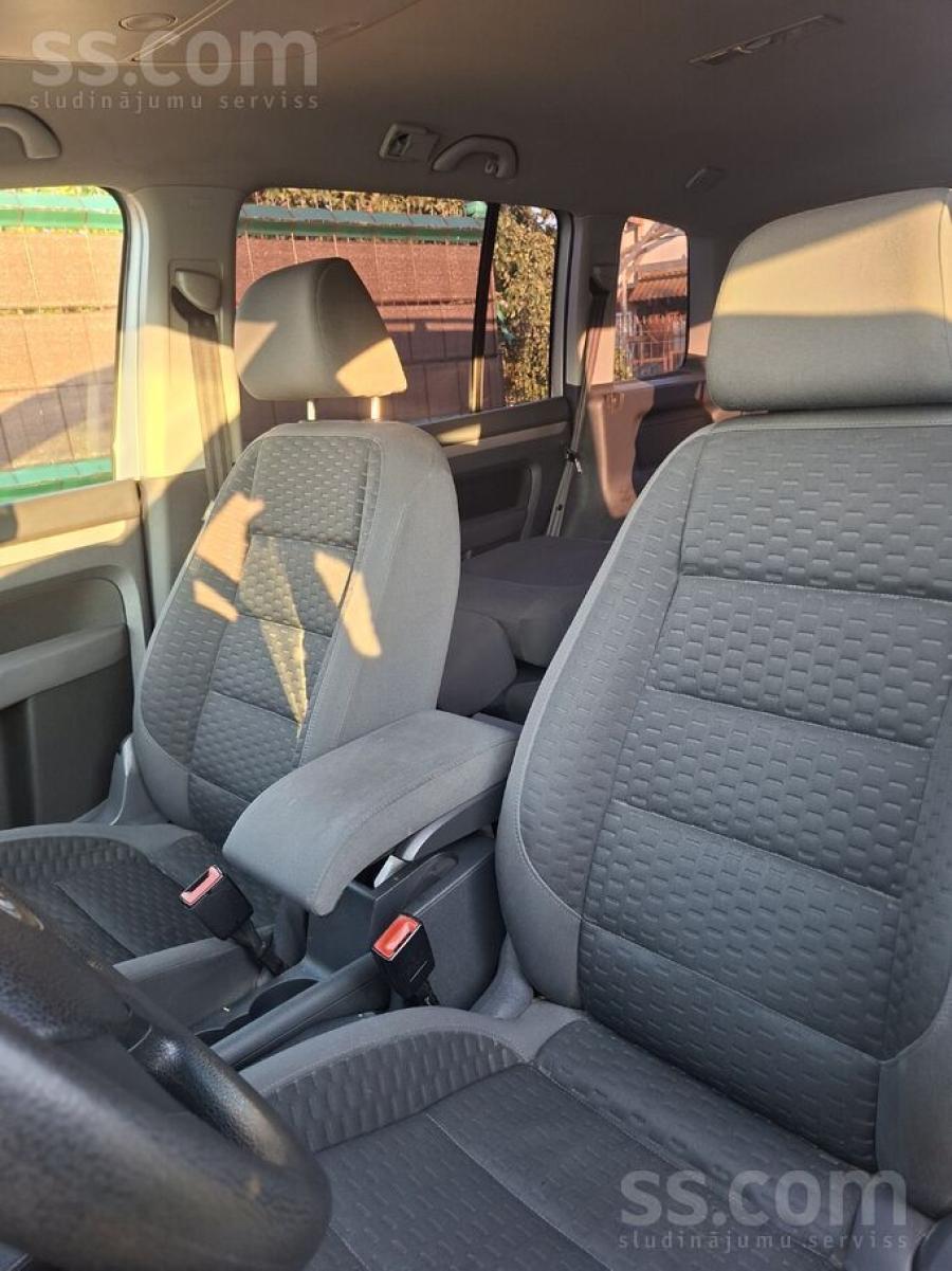 Pelēks Volkswagen Touran 2009 Tukums, ar dzinēja tilpumu 2.00 L un nobraukumu 307 tūkst. km par 700 €, foto 13 vietnē AUTOMOTO.COM.LV