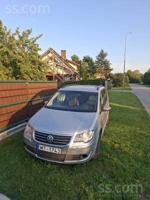 Pelēks Volkswagen Touran 2009 Tukums, ar dzinēja tilpumu 2.00 L un nobraukumu 307 tūkst. km par 700 €, foto 15 vietnē AUTOMOTO.COM.LV