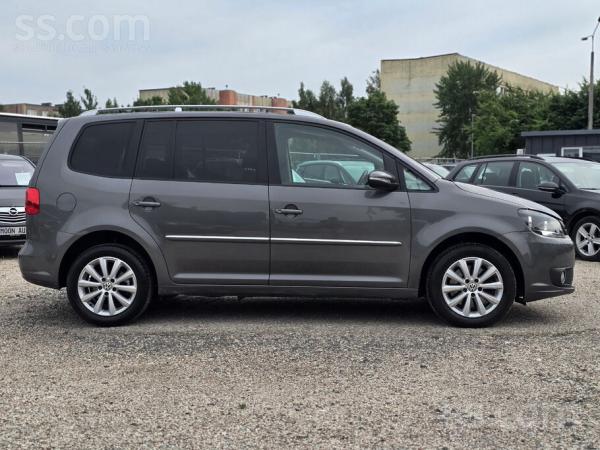 Grey Volkswagen Touran 2010 in Liepaja, with an engine capacity of 2.00 L and mileage of 298 thousand km for 5990 €, photo 4 on AUTOMOTO.COM.LV