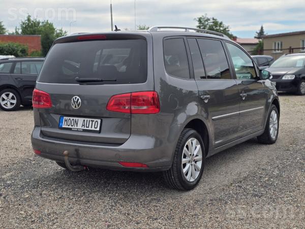 Grey Volkswagen Touran 2010 in Liepaja, with an engine capacity of 2.00 L and mileage of 298 thousand km for 5990 €, photo 5 on AUTOMOTO.COM.LV