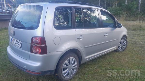 Grey Volkswagen Touran 2010 in Ogre, with an engine capacity of 1.90 L and mileage of 324 thousand km for 3300 €, photo 3 on AUTOMOTO.COM.LV