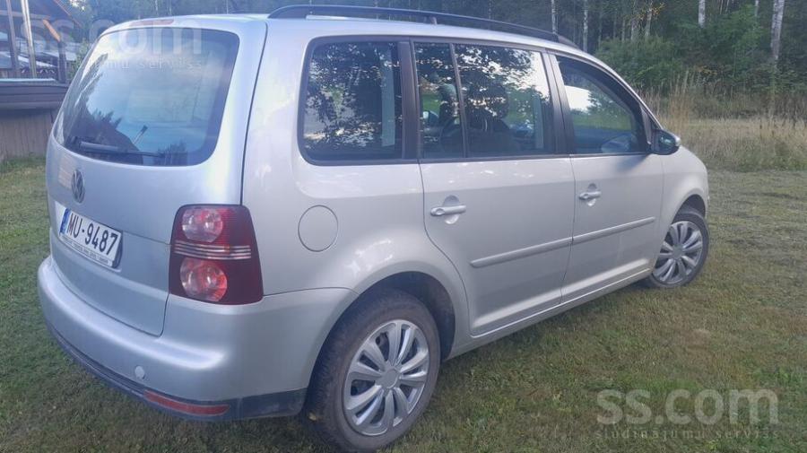 Grey Volkswagen Touran 2010 in Ogre, with an engine capacity of 1.90 L and mileage of 324 thousand km for 3300 €, photo 3 on AUTOMOTO.COM.LV