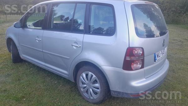 Grey Volkswagen Touran 2010 in Ogre, with an engine capacity of 1.90 L and mileage of 324 thousand km for 3300 €, photo 4 on AUTOMOTO.COM.LV