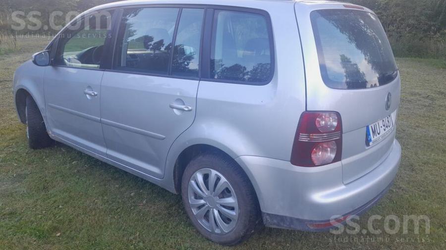 Grey Volkswagen Touran 2010 in Ogre, with an engine capacity of 1.90 L and mileage of 324 thousand km for 3300 €, photo 4 on AUTOMOTO.COM.LV