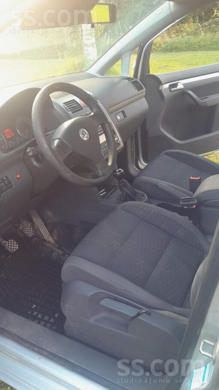 Grey Volkswagen Touran 2010 in Ogre, with an engine capacity of 1.90 L and mileage of 324 thousand km for 3300 €, photo 5 on AUTOMOTO.COM.LV