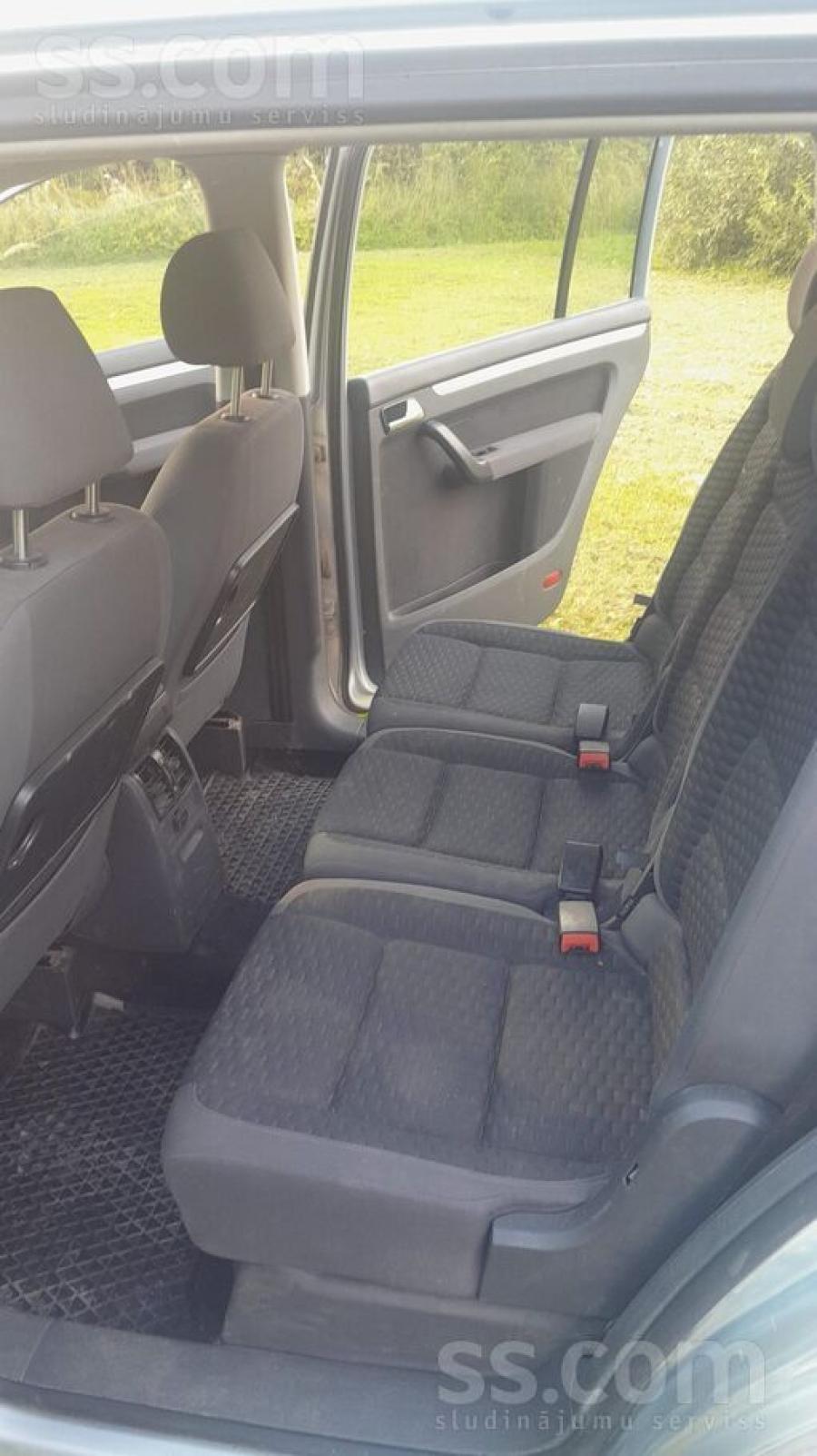 Grey Volkswagen Touran 2010 in Ogre, with an engine capacity of 1.90 L and mileage of 324 thousand km for 3300 €, photo 6 on AUTOMOTO.COM.LV