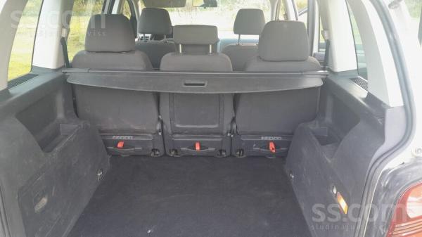 Grey Volkswagen Touran 2010 in Ogre, with an engine capacity of 1.90 L and mileage of 324 thousand km for 3300 €, photo 7 on AUTOMOTO.COM.LV