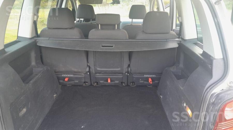 Grey Volkswagen Touran 2010 in Ogre, with an engine capacity of 1.90 L and mileage of 324 thousand km for 3300 €, photo 7 on AUTOMOTO.COM.LV