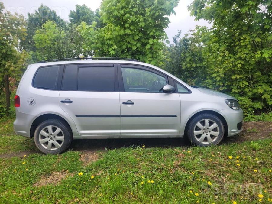 Grey Volkswagen Touran 2011 in Kraslava, with an engine capacity of 1.60 L and mileage of 0 thousand km for 5300 €, photo 2 on AUTOMOTO.COM.LV