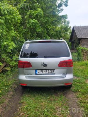 Grey Volkswagen Touran 2011 in Kraslava, with an engine capacity of 1.60 L and mileage of 0 thousand km for 5300 €, photo 3 on AUTOMOTO.COM.LV