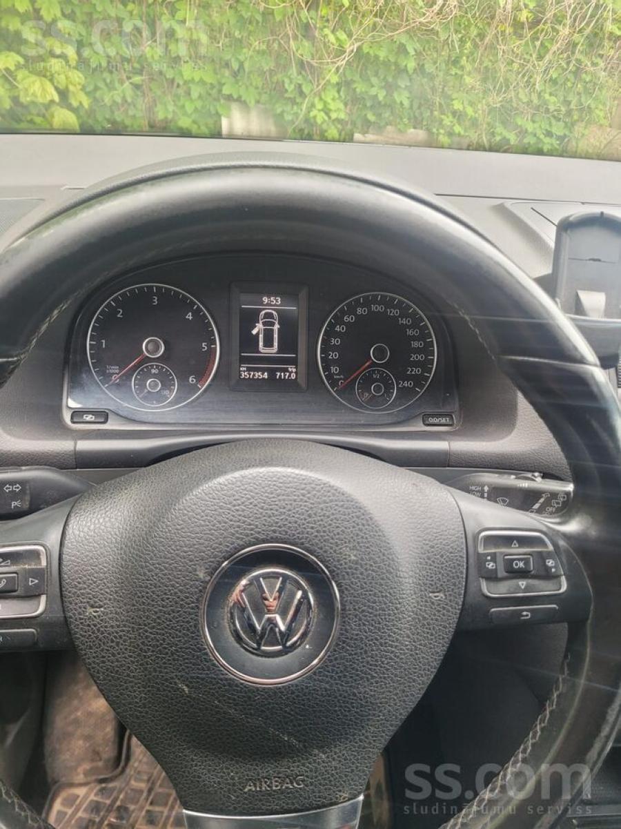 Grey Volkswagen Touran 2011 in Kraslava, with an engine capacity of 1.60 L and mileage of 0 thousand km for 5300 €, photo 6 on AUTOMOTO.COM.LV