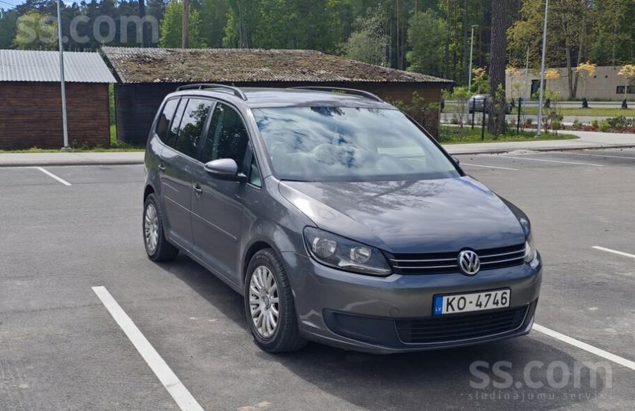 Pelēks Volkswagen Touran 2011 Rīga, ar dzinēja tilpumu 2.00 L un nobraukumu 287 tūkst. km par 4100 €, foto 1 vietnē AUTOMOTO.COM.LV