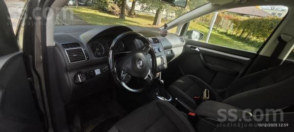 Pelēks Volkswagen Touran 2011 Rīga, ar dzinēja tilpumu 2.00 L un nobraukumu 287 tūkst. km par 4100 €, foto 4 vietnē AUTOMOTO.COM.LV