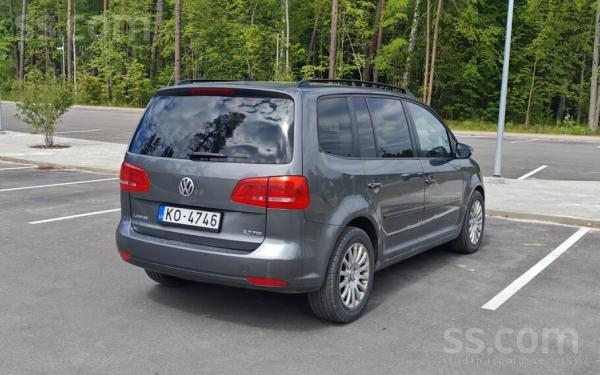 Pelēks Volkswagen Touran 2011 Rīga, ar dzinēja tilpumu 2.00 L un nobraukumu 287 tūkst. km par 4100 €, foto 5 vietnē AUTOMOTO.COM.LV