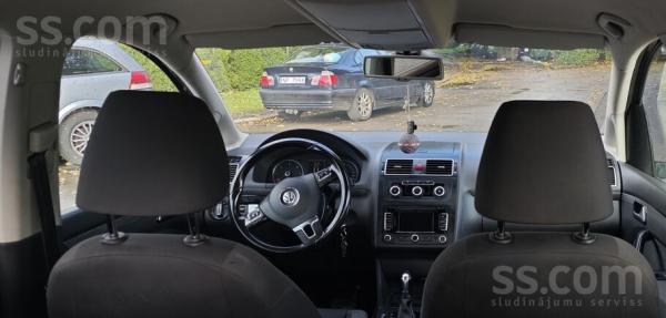 Pelēks Volkswagen Touran 2011 Rīga, ar dzinēja tilpumu 2.00 L un nobraukumu 287 tūkst. km par 4100 €, foto 7 vietnē AUTOMOTO.COM.LV