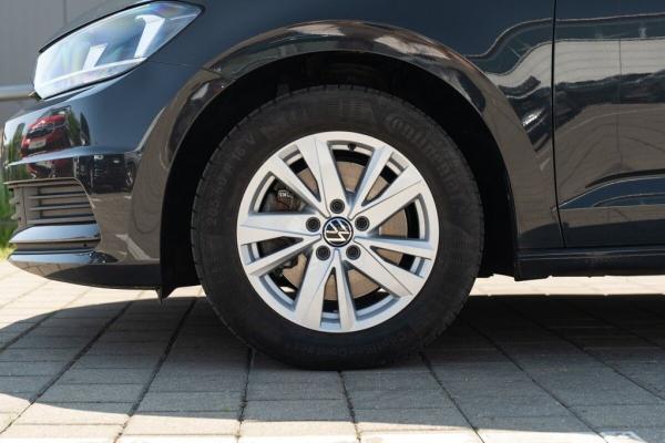 Grey Volkswagen Touran 2021 in Vilnius, with an engine capacity of 2.00 L and mileage of 162 thousand km for 16750 €, photo 4 on AUTOMOTO.COM.LV