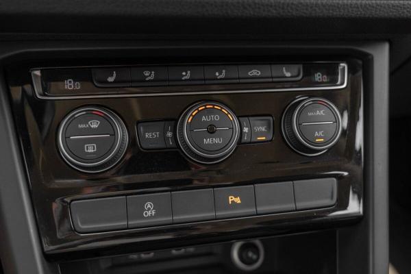 Grey Volkswagen Touran 2021 in Vilnius, with an engine capacity of 2.00 L and mileage of 162 thousand km for 16750 €, photo 9 on AUTOMOTO.COM.LV