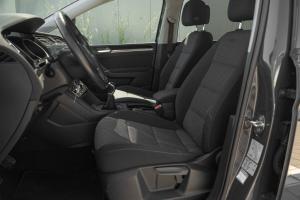 Grey Volkswagen Touran 2021 in Vilnius, with an engine capacity of 2.00 L and mileage of 162 thousand km for 16750 €, photo 12 on AUTOMOTO.COM.LV