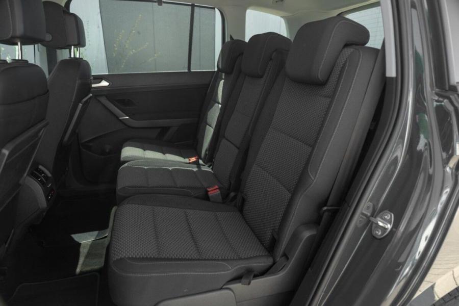 Grey Volkswagen Touran 2021 in Vilnius, with an engine capacity of 2.00 L and mileage of 162 thousand km for 16750 €, photo 13 on AUTOMOTO.COM.LV