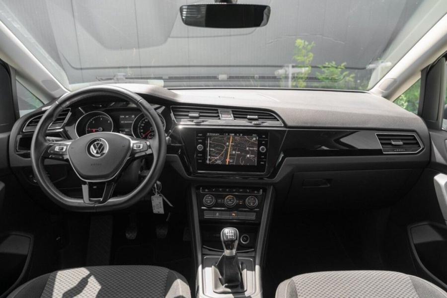 Grey Volkswagen Touran 2021 in Vilnius, with an engine capacity of 2.00 L and mileage of 162 thousand km for 16750 €, photo 14 on AUTOMOTO.COM.LV