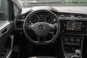 Grey Volkswagen Touran 2021 in Vilnius, with an engine capacity of 2.00 L and mileage of 162 thousand km for 16750 €, photo 16 on AUTOMOTO.COM.LV