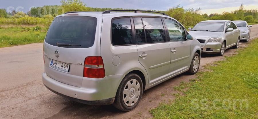 Grey Volkswagen Touran 2003 in Jekabpils, with an engine capacity of 1.90 L and mileage of 303 thousand km for 1400 €, photo 2 on AUTOMOTO.COM.LV