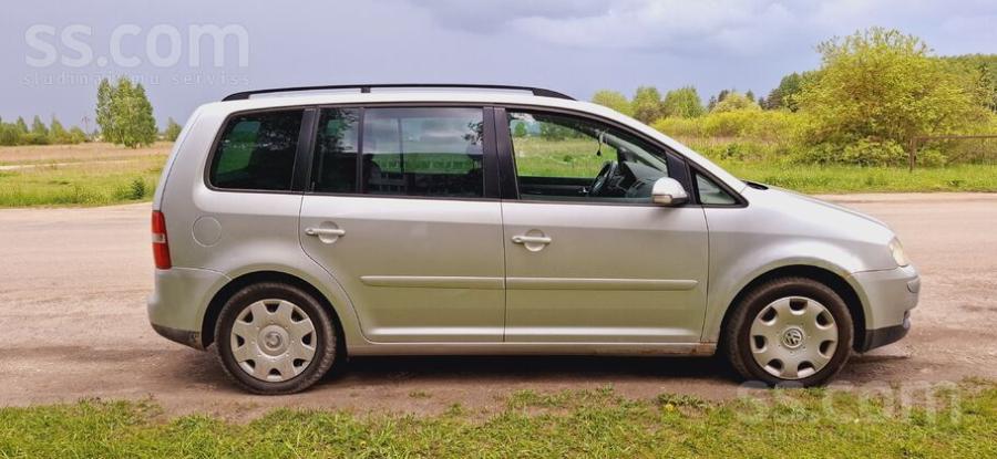 Grey Volkswagen Touran 2003 in Jekabpils, with an engine capacity of 1.90 L and mileage of 303 thousand km for 1400 €, photo 12 on AUTOMOTO.COM.LV