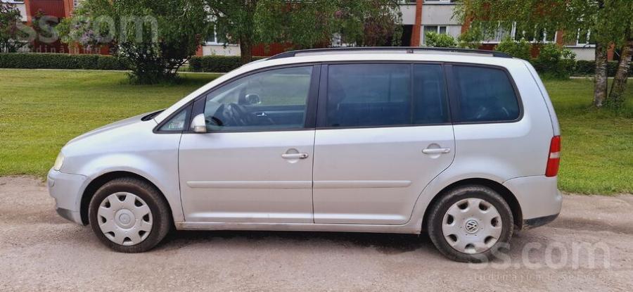 Grey Volkswagen Touran 2003 in Jekabpils, with an engine capacity of 1.90 L and mileage of 303 thousand km for 1400 €, photo 13 on AUTOMOTO.COM.LV