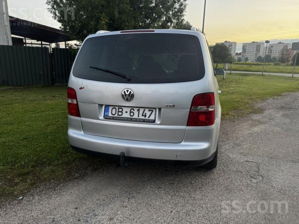 Pelēks Volkswagen Touran 2003 Aizkraukle, ar dzinēja tilpumu 1.90 L un nobraukumu 370 tūkst. km par 2050 €, foto 3 vietnē AUTOMOTO.COM.LV