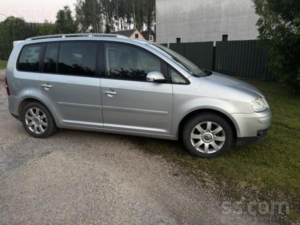 Pelēks Volkswagen Touran 2003 Aizkraukle, ar dzinēja tilpumu 1.90 L un nobraukumu 370 tūkst. km par 2050 €, foto 4 vietnē AUTOMOTO.COM.LV