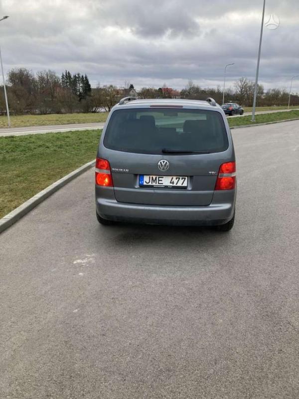 Grey Volkswagen Touran 2003 in Vilnius, with an engine capacity of 1.90 L and mileage of 290 thousand km for 2100 €, photo 3 on AUTOMOTO.COM.LV